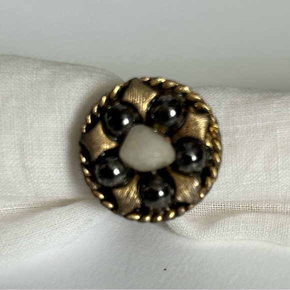 Jewelry | Vintage Adjustable Gold Tone Ring With Stone Inserts | Poshmark